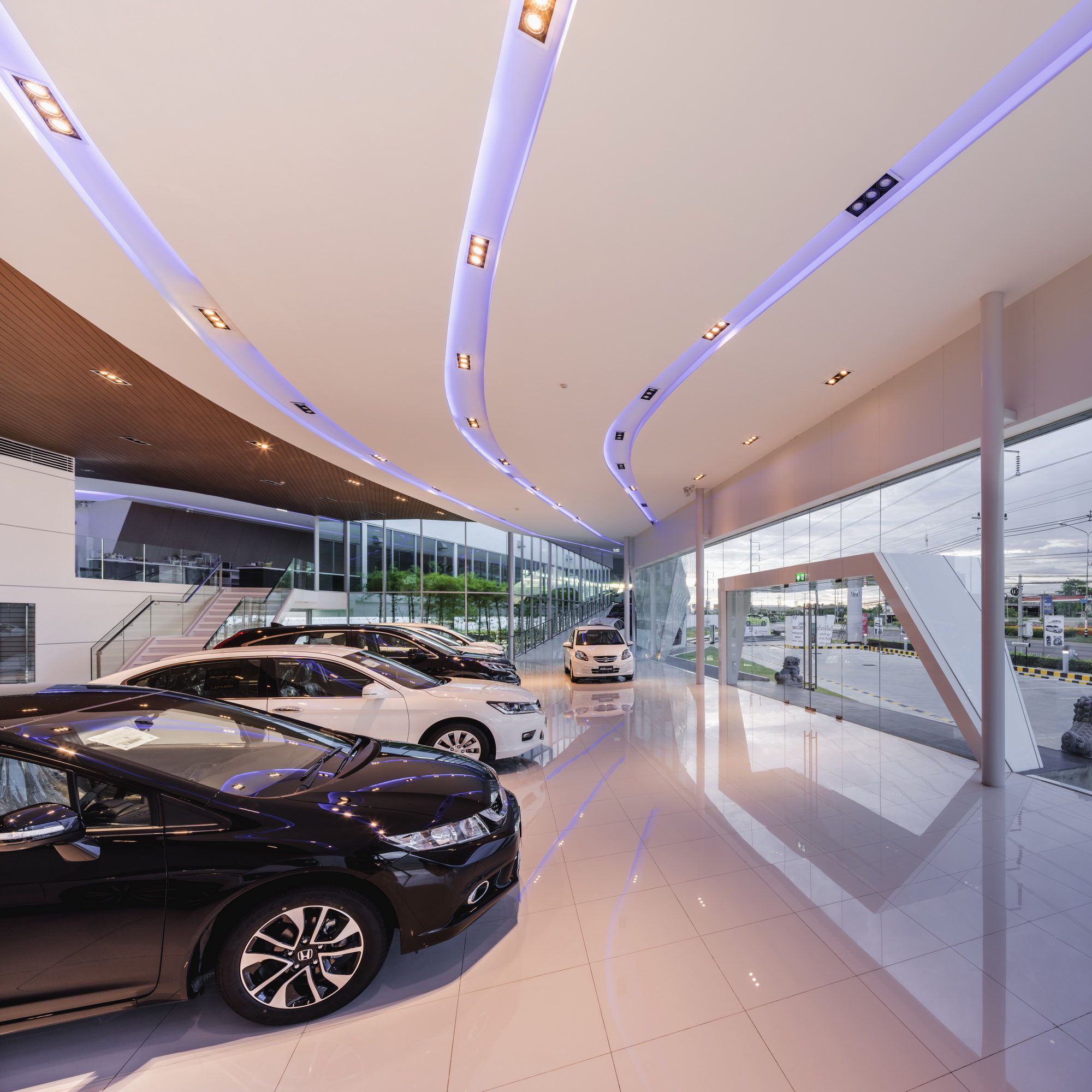 Honda showroom nakornchaisri